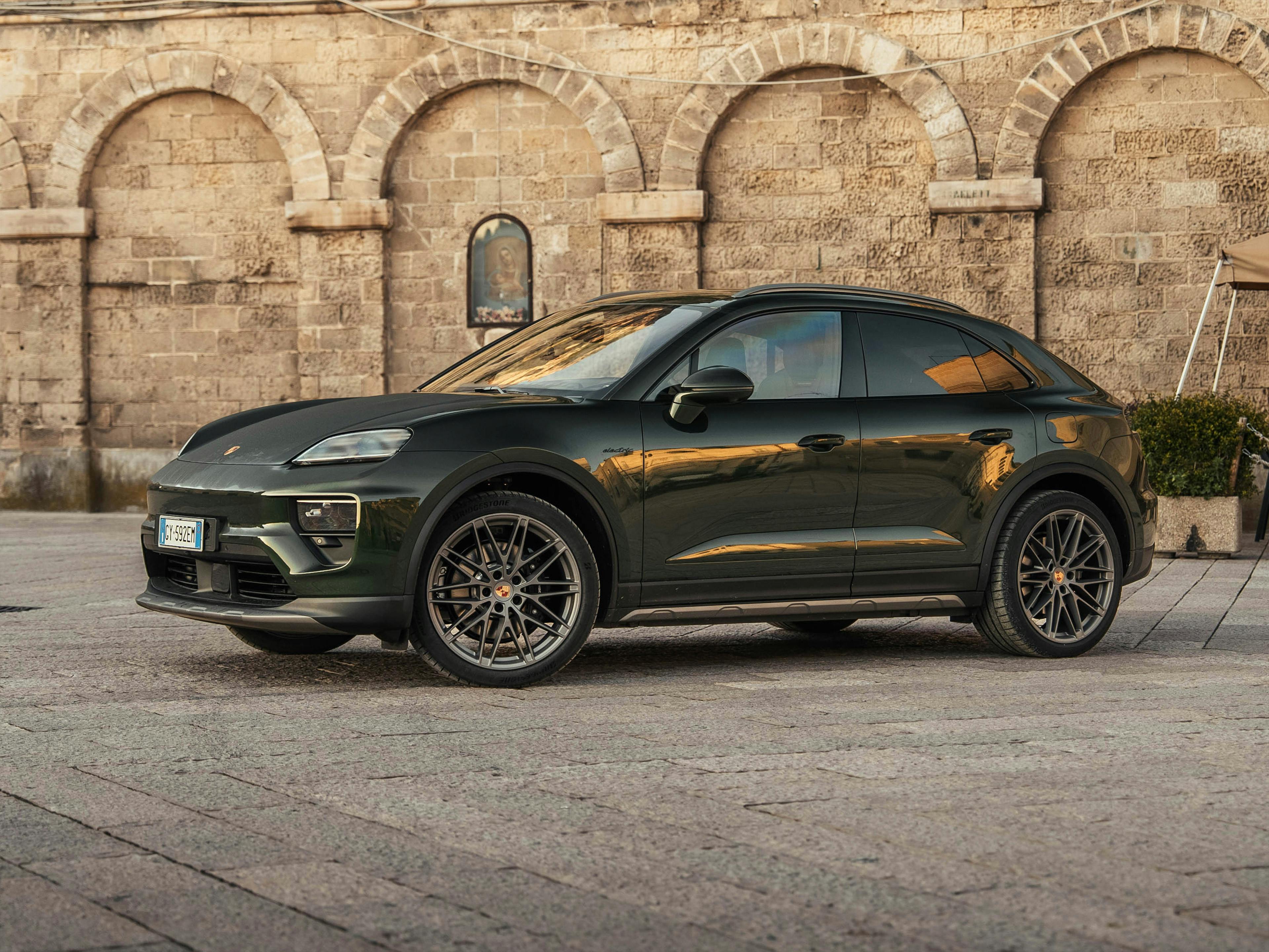 Porsche Qatar | Official Website